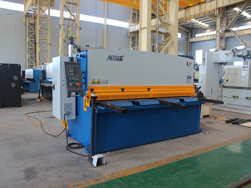 Robotisk CNC trykkbrems for robotbøyningssystem - ACCURL